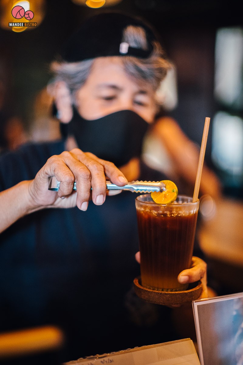 Mother Roaster บาริสต้าวัยเก๋ากับร้านกาแฟสุดคลาสสิค ย่านตลาดน้อย