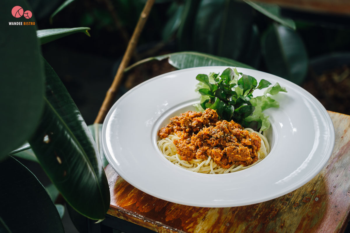 Allotment Cafe คาเฟ่สุดร่มรื่นรายล้อมด้วยสวนสวย