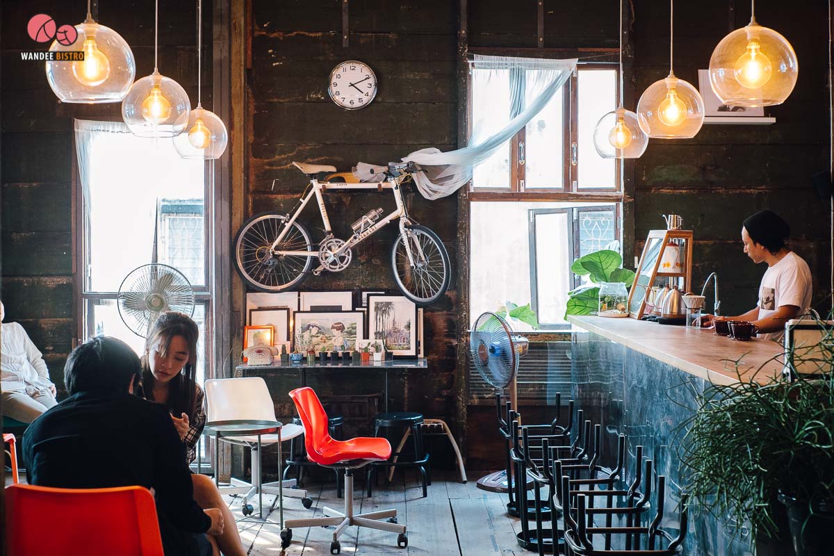 Mother Roaster บาริสต้าวัยเก๋ากับร้านกาแฟสุดคลาสสิค ย่านตลาดน้อย