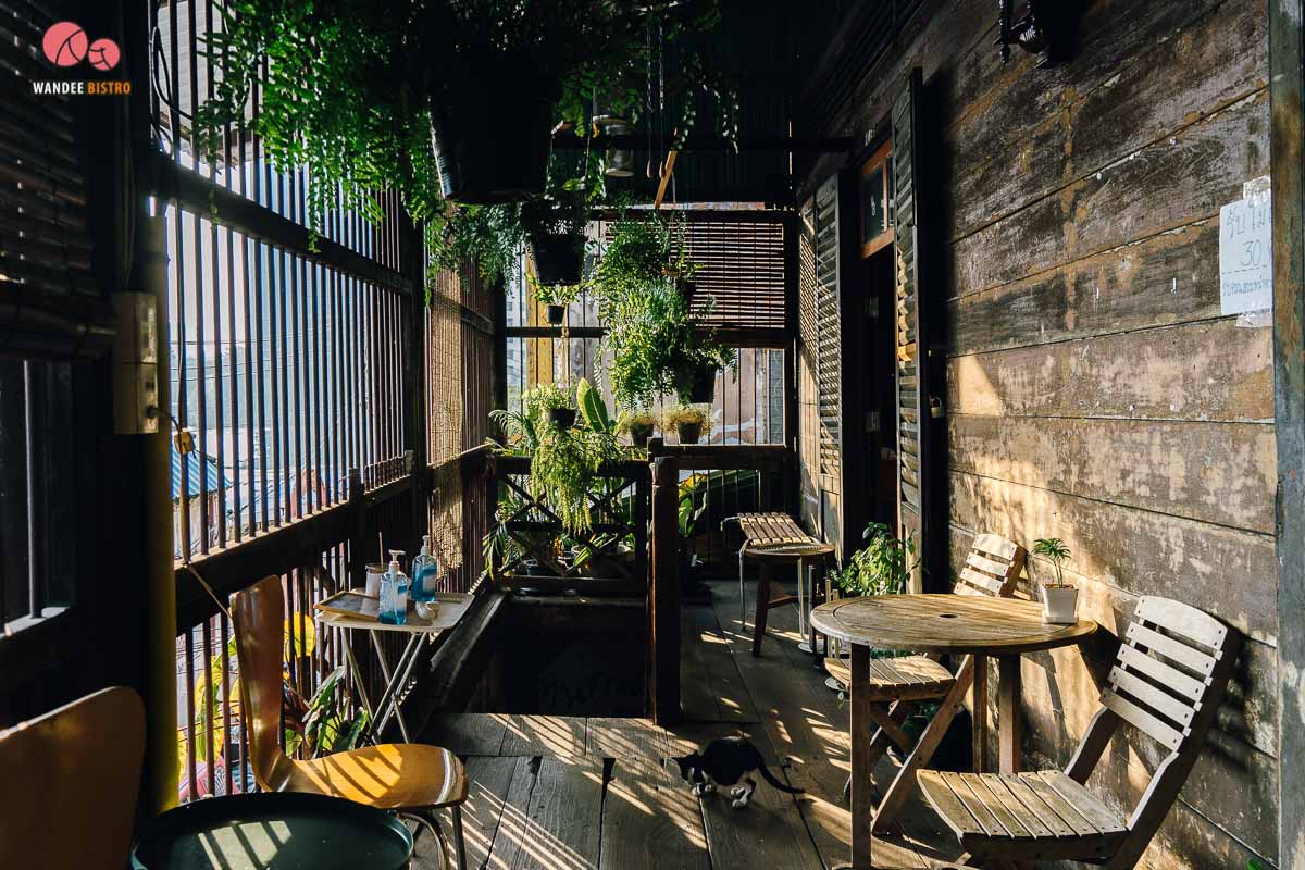 Mother Roaster บาริสต้าวัยเก๋ากับร้านกาแฟสุดคลาสสิค ย่านตลาดน้อย